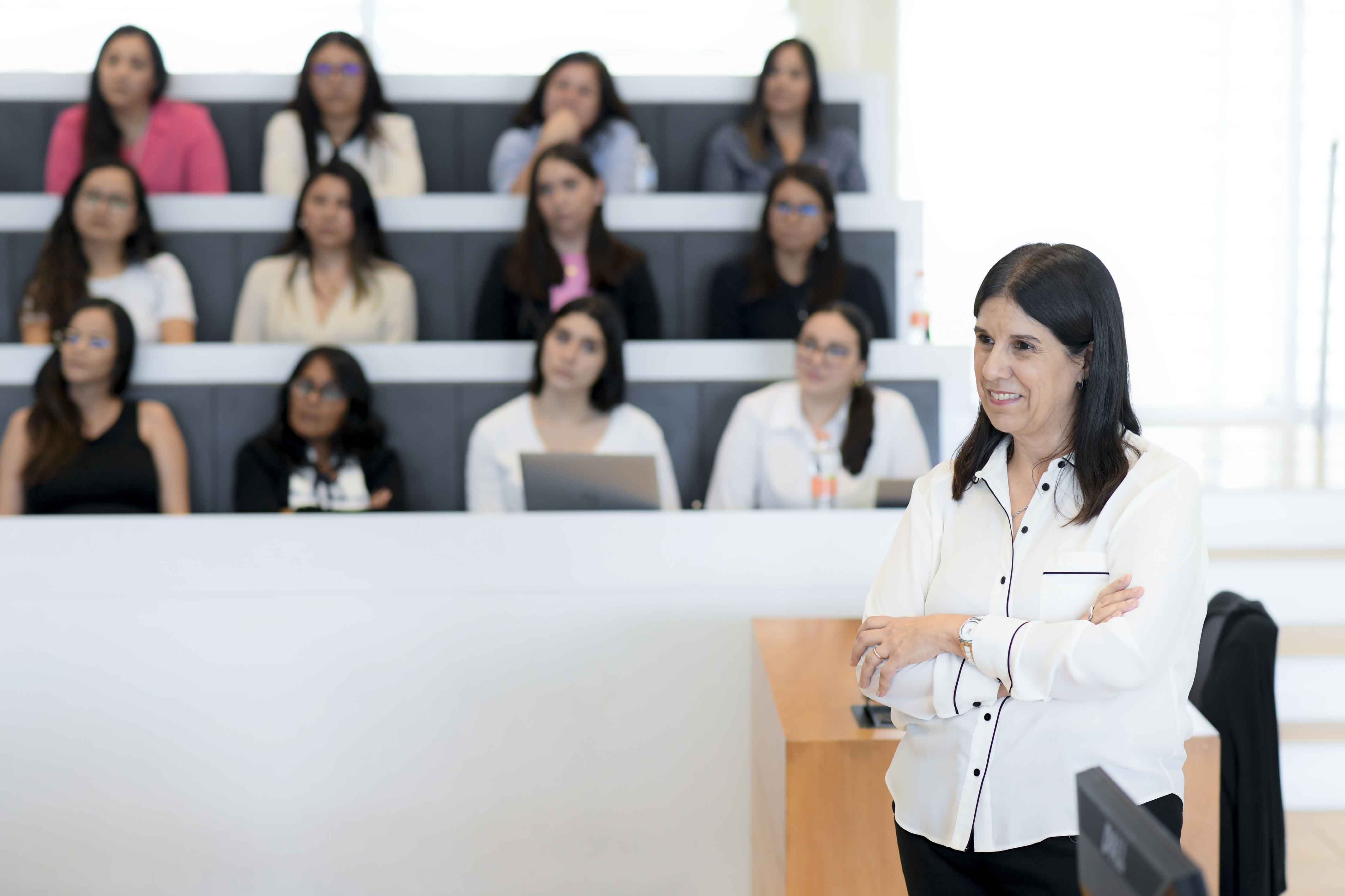 “Busca oportunidades de desarrollo, sal de tu zona de confort”: Mónica ...